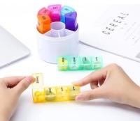 China BPA Free 28 Compartment Round Weekly Pill Organizer Portable Medicine Dispenser 8.8cm for sale