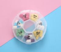 China Round Shape Pill Dispenser Organizer Clear Plastic Daily Weekly Pill Storage Box 17.5x8.5x3cm for sale