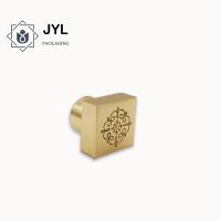 China Luxury Zamac Bottle Cap Square Shape With Embossed Logo Europe Style for sale