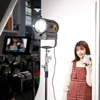 China Film Television Spotlight LED Studio Lights 400w Camera Photography Fresnel 5500K Auto Zoom Focus CRI 96 for sale