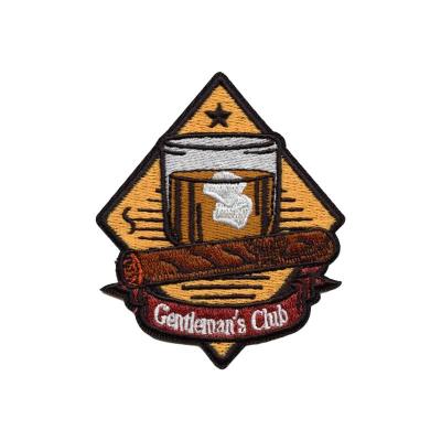 China Custom Iron On Embroidery Patches 100pcs MOQ Logo Hat Patches Customizable Size for sale
