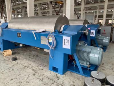 China Concentration Discharge Decanter Centrifuge 90 Kw Clarification Dehydration 5000 Kg for sale