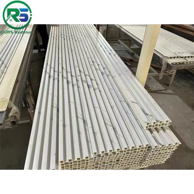 China Environmental Friendly Linear Suspended Metal Ceiling 0.9mm White Aluminum Ceiling for sale