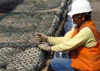 China Galvanized Gabion Basket - 2.2mm to 3.4mm Wire Diameter with 215-265g/m² Zinc Coating for Erosion Control for sale