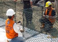 China Galvanized Gabion Basket - 2.2mm to 3.4mm Wire Diameter with 215-265g/m² Zinc Coating for Erosion Control for sale