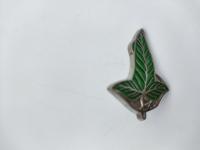 China Green Leaf Metal Brooch For Men ODM Available Decorations Gifts for sale