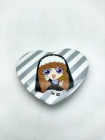 China Safty Promotional Metal Pin Badges Heart Cool Girl Pneumatic Pressure Processing for sale