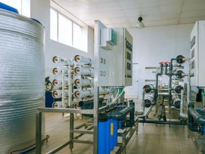 China Marine Anti Corrosion Seawater Desalination Reverse Osmosis Plant Skid Mounted Compact Structure for sale