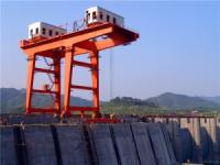 China Large Lifting Capacity Portal Gantry Crane Type Gate with Hoist 630 KN Low Speed for sale