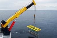 China Remote Control  Knuckle Boom Marine Deck Crane 10ton Customized for sale