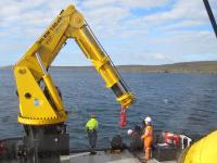 China Remote Control  Knuckle Boom Marine Deck Crane 10ton Customized for sale