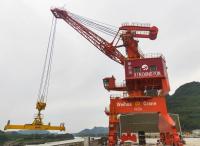China Four Link Type Mobile Harbour Portal Jib Crane 10t - 25t 45m Boom for sale