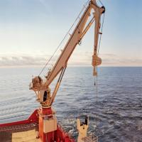 China Hydraulic Telescopic Knuckle Boom Marine Crane Boat Deck Crane 0.5 ~ 80 Ton for sale