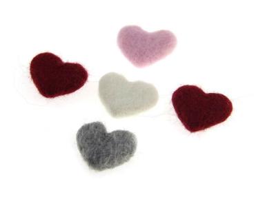 China 3 Cm Wool Handmade Felt Heart Ball Floral Material For Christmas Decoration for sale