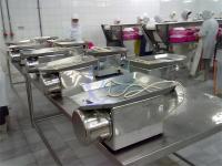 China Durable Automatic 0.12KW Industrial Shrimp Cutting & Back Open Peeler Machine High Capacity EZ Peeling Equipment Prawn Cutter for sale