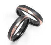 China Matte Black Couple Ring Stainless Steel Jewelry With Rose Gold Shape Inlaid Zircon for sale