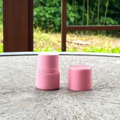 China 5g 8g 15g Empty Balm Stick Twist Up Round Makeup Lip Balm Container for sale