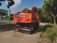 China Doosan DH210W-7 Wheeled Excavator 21 Ton 115 kW with 0.86m³ Bucket Capacity and 37 km/h Travel Speed for sale
