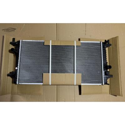 China 10122633 Auto Spare Parts Aluminum Radiator for MG 6 and ROEWE RX5 Car Cooling System for sale
