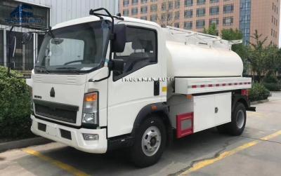 China SINOTRUCK 3000L Light Tank Truck 5 Tons YN4102 Engine 114HP 6 Speed for sale