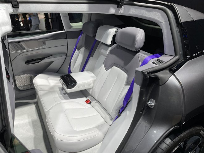 In terms of power, HiPhi Y is equipped with a Ningde Times 115kWh ternary lithium battery pack