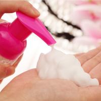 China OEM Feminine Hygiene Yoni Wash Foam 300 ml Antibacterial Vaginal Care Cleanser for sale