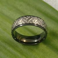 China 18K Black Plated Carving Solid Titanium Jewelry Ring Tr1829 for sale
