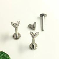 China Wholesale Simple Jewelry ASTM F136 G23 Titanium CZ Paved V Shape Internally Threaded Top Labret Sm1166 for sale