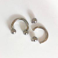 China ASTM F136 G23 Titanium Internal Thread Horseshoe C Shape Ring Piercing Women Body Jewelry Tp1902I for sale
