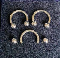 China ASTM F136 G23 Titanium Internal Thread Horseshoe C Shape Ring Piercing Women Body Jewelry Tp1902I for sale