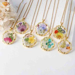 China Vintage Flower Necklace Eternal Flower Pendant Real Flower Jewelry Transparent Resin Crafts Popular Items in Europe and America Nk5118 for sale