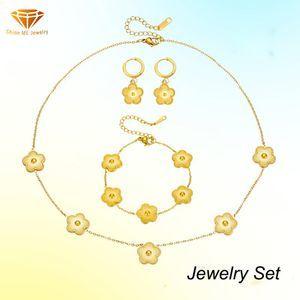 China Five Leaf Flower Jewelry Set with Four Leaf Grass Laser Titanium Steel Plum Blossom Fashion Network Red Tide Jewelry Nbe0101 for sale