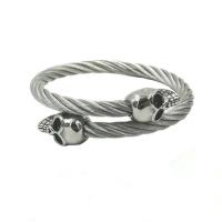 China Fashion Jewelry Titanium Steel Stainless Steel Bracelet Personalized Stainless Steel Casting Skull Bracelet Ssbg2724 for sale