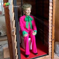 China Animatronic Human Life Size Simulated Human In Toilet For Theme Park Decoration for sale