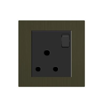 China UK Square Box Socket With 3 Round Holes 15A 250V flame resisting for sale