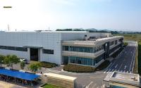 China Anticorrosion Painted Pre-Engineered Steel Buildings - 50 Year Service Life, 5-20 Ton Crane Capacity for sale