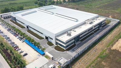 China Anticorrosion Painted Pre-Engineered Steel Buildings - 50 Year Service Life, 5-20 Ton Crane Capacity for sale