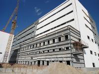 China Prefabricated Steel Structure Building Light Weight Quick Assembly 45m Span for sale