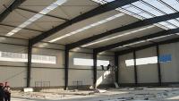 China Prefabricated Steel Structure Workshop with 45m Clear Span, Q235/Q355 H-Section Steel Construction for sale