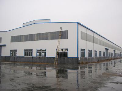 China Custom Prefabricated Steel Structure Building with H-Section Beams, 0.3-0.7mm Steel Sheets, 50-200mm Insulation Panels for sale