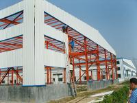 China Q235/Q355 Steel Structure Industrial Building with 2mm Tolerance & Custom Dimensions for Warehouses and Factories for sale