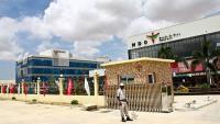 China Steel Structure Prefab Commercial Building with Q355B Steel Frame and 688mm Decking for Offices & Retail for sale