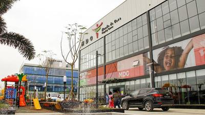 China Steel Structure Prefab Commercial Building with Q355B Steel Frame and 688mm Decking for Offices & Retail for sale
