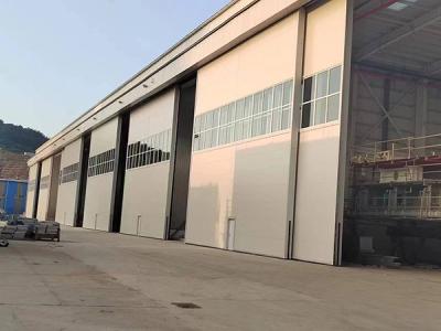 China Custom Prefabricated Steel Aircraft Hangar with 5MT-15MT Crane Capacity and Hot-Dip Galvanized Surface Protection for sale