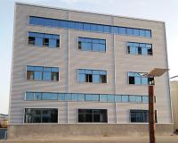 China Q355B Prefabricated Steel Buildings - Custom Multi-Story Commercial Structures with 688mm Decking for sale