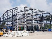 China Q355B Prefabricated Steel Buildings - Custom Multi-Story Commercial Structures with 688mm Decking for sale