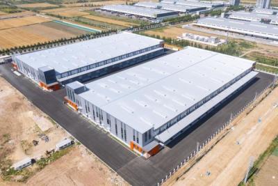 China Prefabricated Steel Structure Industrial Building with Q355 H-Section Steel and M24 Anchor Bolts for Factories & Warehouses for sale