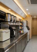 China Vintage Gourmet Ship Type Mobile Kitchen Trailer Van Customized Equipment Dessert Pizza Coffee Catering for sale