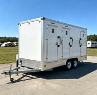 China Mobile Restroom Trailer 2 Toilets 1 Shower with Customizable Washroom Layout for sale