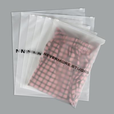 China Zhihe Custom Packaging Hot Stamping Printed Logo Resealable Recyclable Frosted Zipper T-Shirt Clothing Bags for Industrial for sale